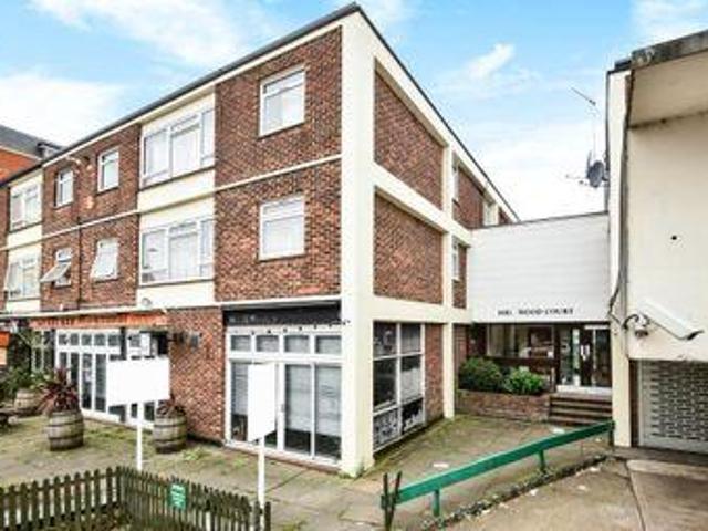 2 Bedrooms Flat for rent in 1305 High Road, Totteridge, London N20