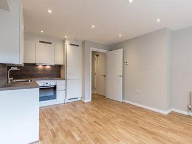 2 Bedrooms Flat for rent in 130, Chingford Mount Road, London E4