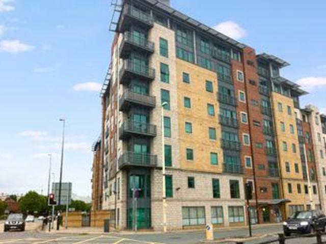 2 Bedrooms Flat for rent in 156 Chapel Street, Salford, Greater Manchester M3