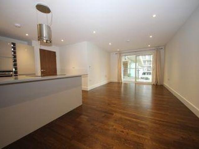 2 Bedrooms Flat for rent in 15 Henry Macaulay Avenue, Kingston Upon Thames KT2