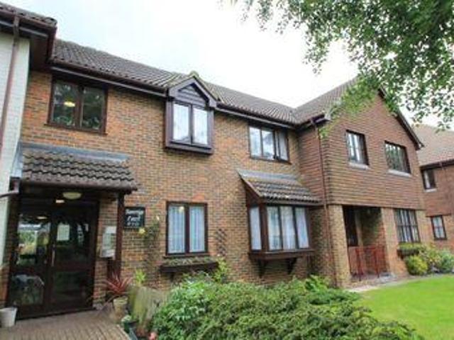 2 Bedrooms Flat for rent in 16 Magpie Hall Lane, Bromley BR2