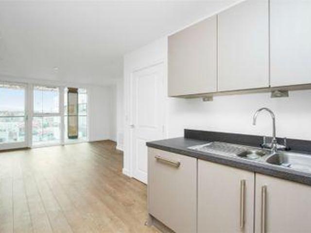 2 Bedrooms Flat for rent in 17 Bessemer Place, North Greenwich, London SE10