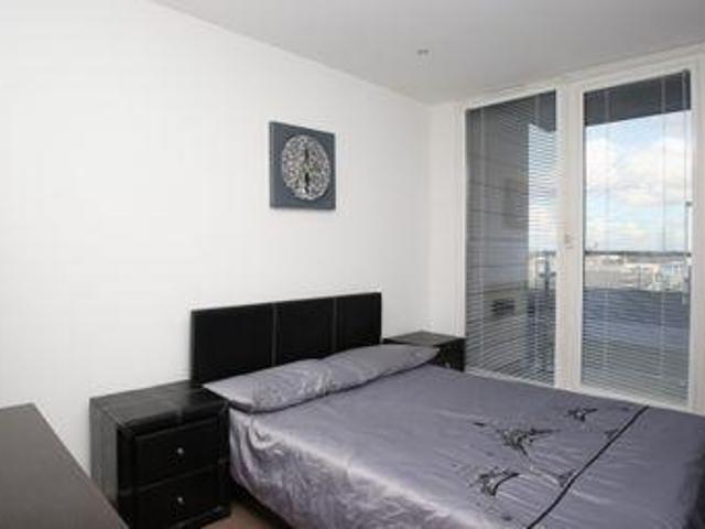 2 Bedrooms Flat for rent in 18 Western Gateway, London E16