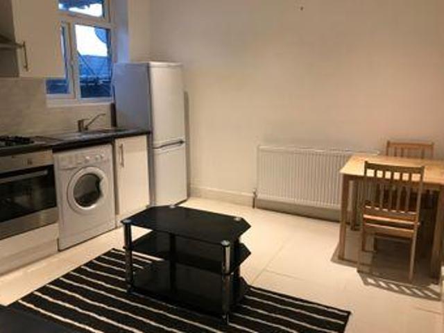 2 Bedrooms Flat for rent in 21 Balham High Road, London SW12
