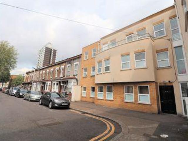 2 Bedrooms Flat for rent in 21 Maitland Road, London E15