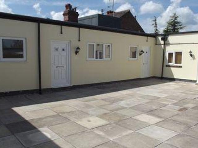 2 Bedrooms Flat for rent in 21B Alcester Road, Studley B80