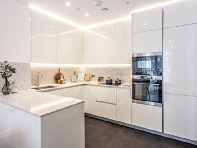 2 Bedrooms Flat for rent in 25 Thornes House, 4 Charles Clowes Walk, London SW11