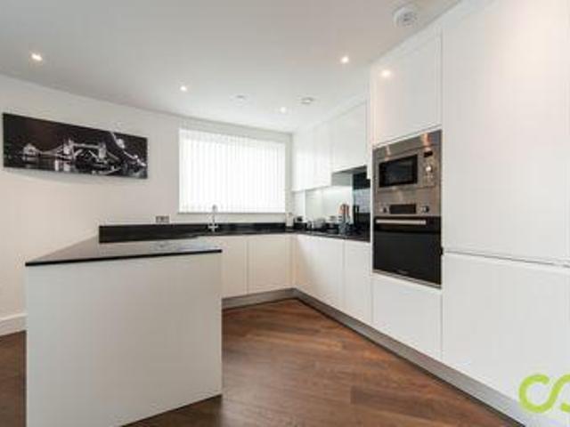 2 Bedrooms Flat for rent in 28 Western Gateway, London E16