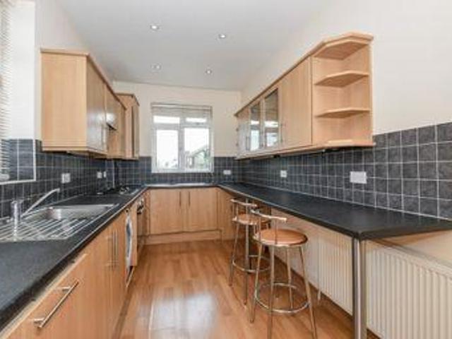 2 Bedrooms Flat for rent in 28 The Drive, London E4