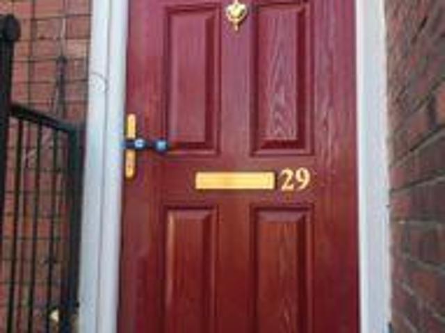 2 Bedrooms Flat for rent in 29A Austhorpe Road, Crossgates, Leeds, Crossgates LS15