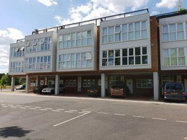 2 Bedrooms Flat for rent in 2 Croft Way, Richmond, Surrey TW10