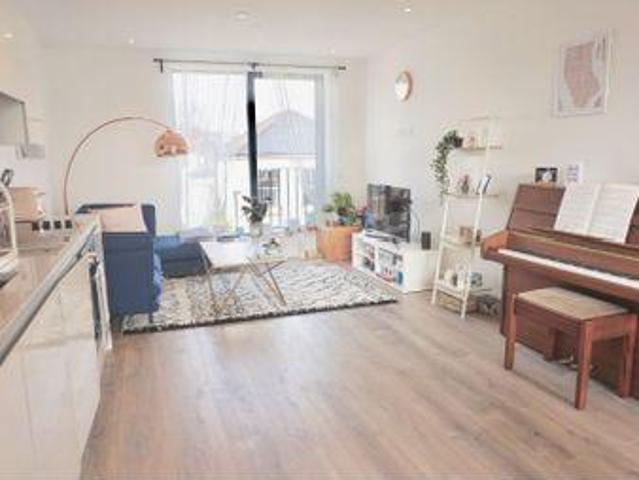 2 Bedrooms Flat for rent in 2A Canning Crescent, London N22