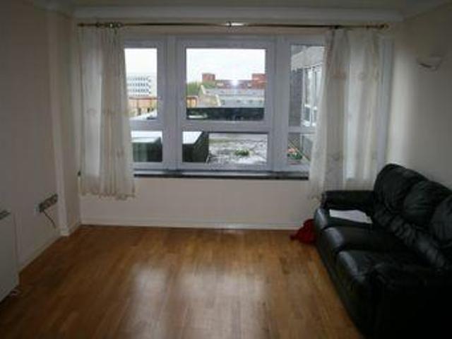 2 Bedrooms Flat for rent in 30 Calderwood Street, Woolwich, London SE18