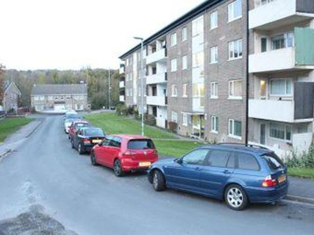2 Bedrooms Flat for rent in 34 St James Drive, Horsforth, Leeds LS18