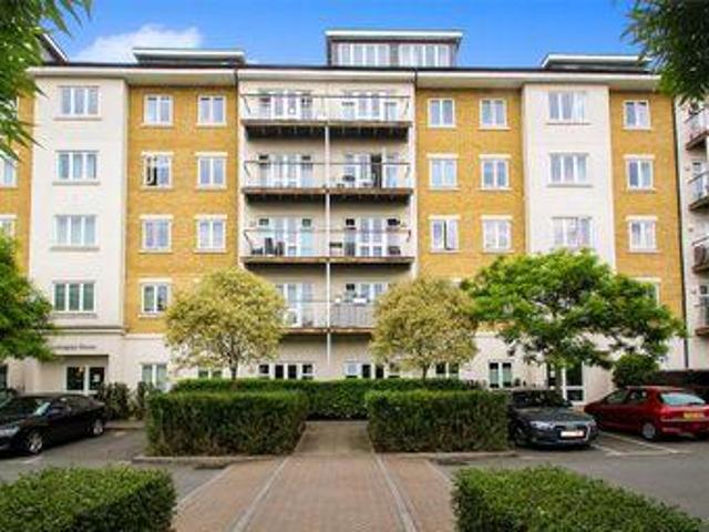 2 Bedrooms Flat for rent in 34 Park Lodge Avenue, West Drayton, Greater London UB7