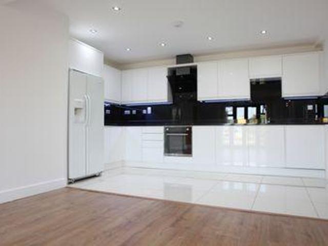 2 Bedrooms Flat for rent in 36 40 Copperfield Road, London E3