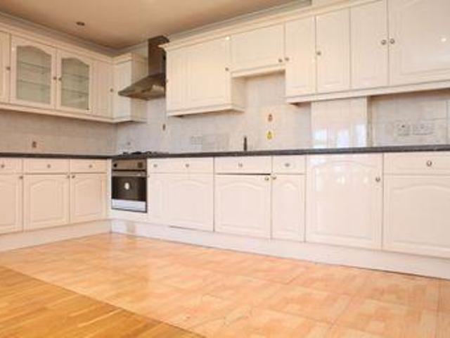 2 Bedrooms Flat for rent in 36 40 Copperfield Road, Mile End, London E3