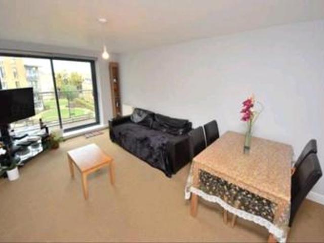 2 Bedrooms Flat for rent in 399 425 Eastern Avenue, Gants Hill IG2