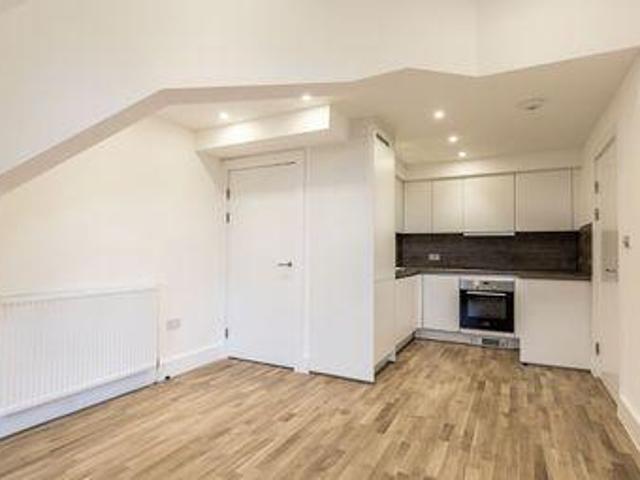 2 Bedrooms Flat for rent in 7, Grove Road, London N11