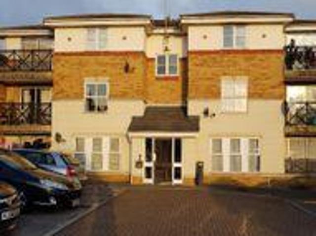2 Bedrooms Flat for rent in 40 Champness Road, Essex IG11