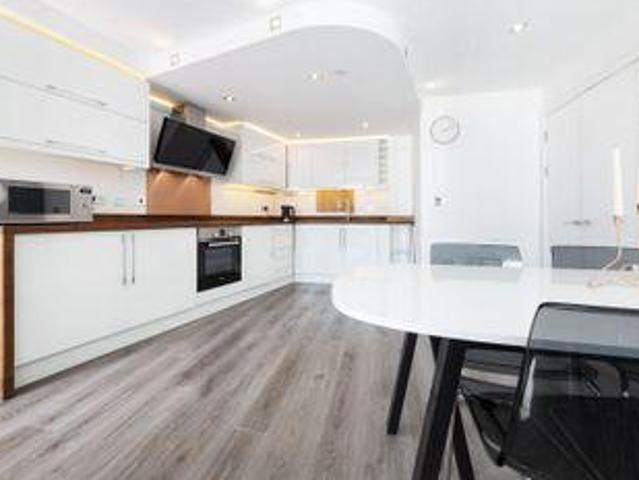 2 Bedrooms Flat for rent in 41 Millharbour, Canary Wharf, London E14