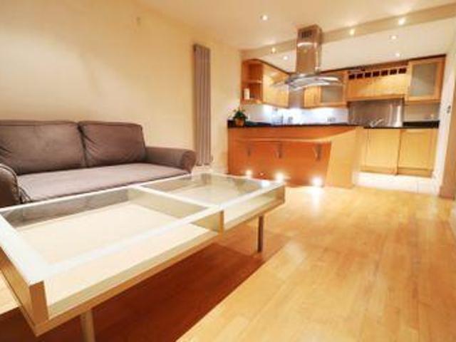 2 Bedrooms Flat for rent in 41 Millharbour, South Quay, Canary Wharf, London E14
