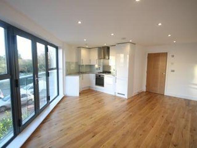 2 Bedrooms Flat for rent in 48 Masons Hill, Bromley BR2
