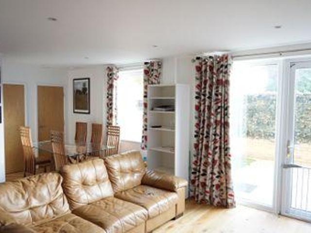 2 Bedrooms Flat for rent in 49 Commerell Street, London SE10