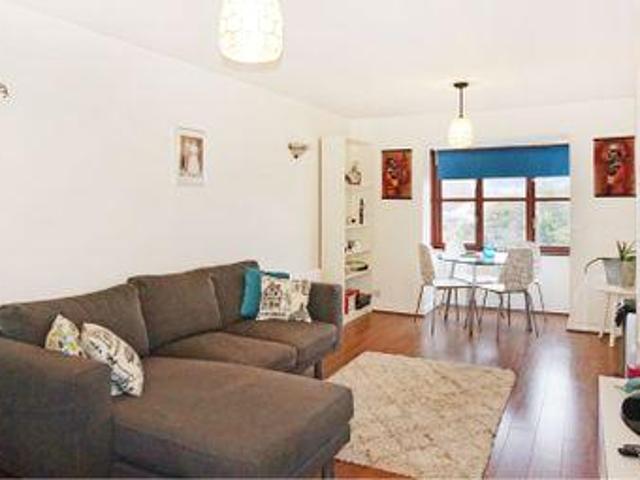 2 Bedrooms Flat for rent in 50 Foxglove Way, Wallington SM6