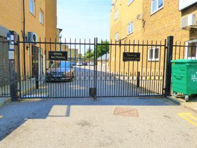 2 Bedrooms Flat for rent in 527 Green Lane, Ilford IG3
