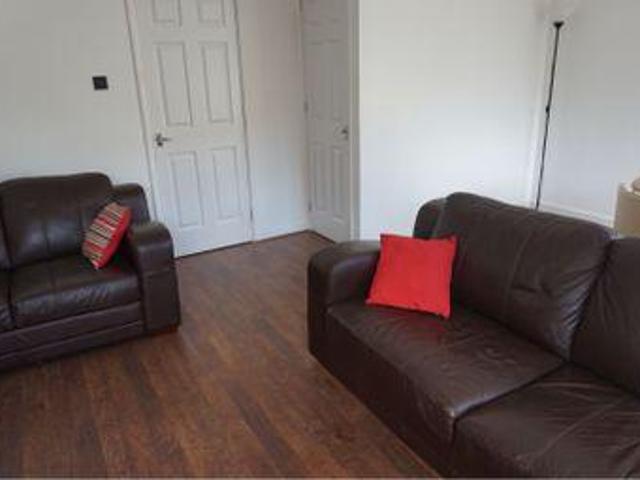 2 Bedrooms Flat for rent in 5 Elmvale Row, Glasgow G21