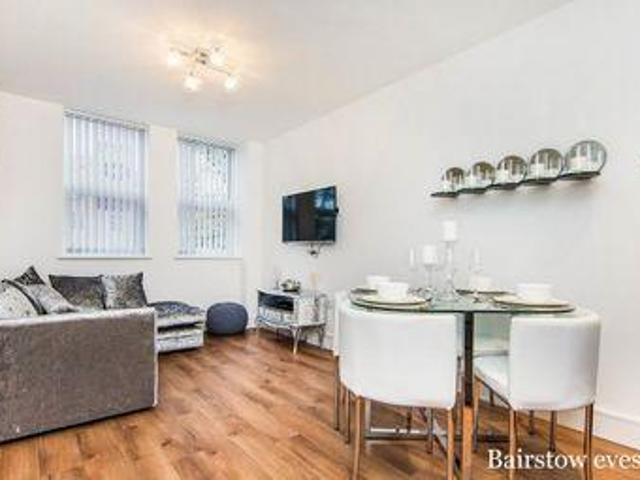 2 Bedrooms Flat for rent in 5 Mercury Gardens, Romford RM1