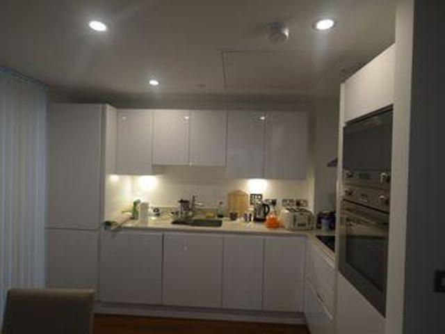2 Bedrooms Flat for rent in 6 Lincoln Plaza, London E14
