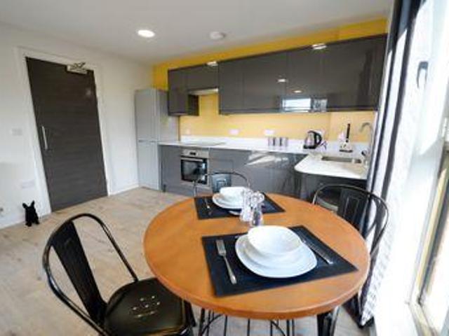2 Bedrooms Flat for rent in 75 Sidney Street, Sheffield City Centre S1