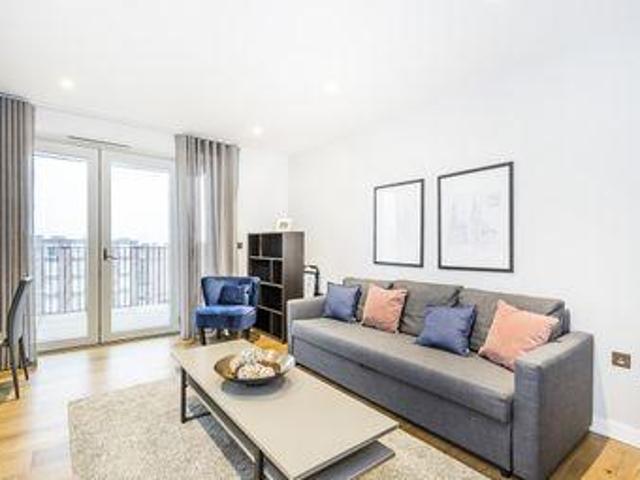 2 Bedrooms Flat for rent in 8 Monarch Square, London SW11