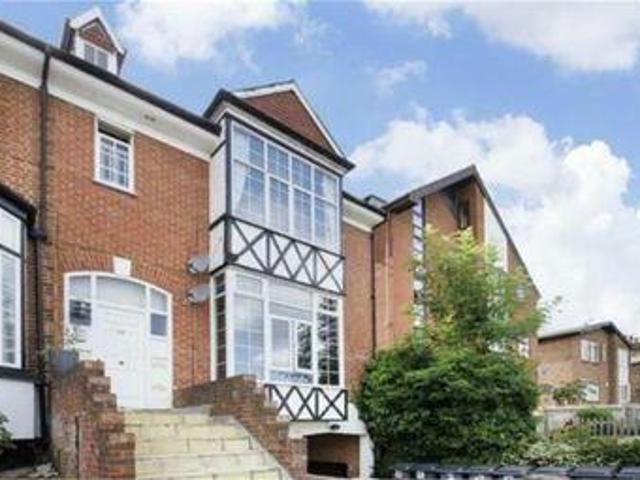 2 Bedrooms Flat for rent in 93 Sunny Gardens Road, Hendon, London NW4