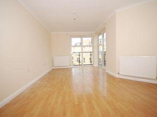 2 Bedrooms Flat for rent in 97 Martins Road, Bromley BR2