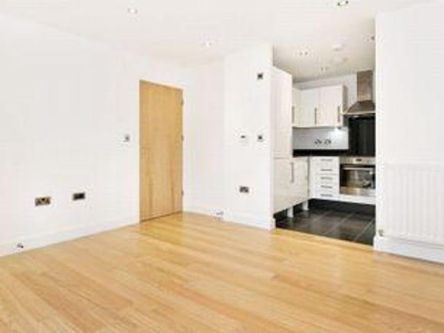 2 Bedrooms Flat for rent in 98 Fairthorn Road, London SE7