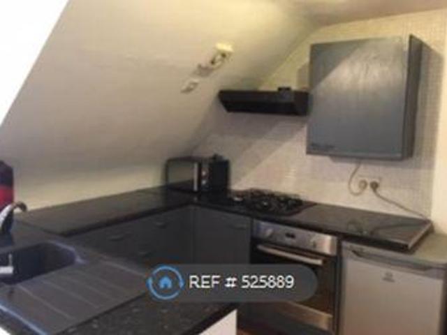2 Bedrooms Flat for rent in C Cranwich Road, London N16