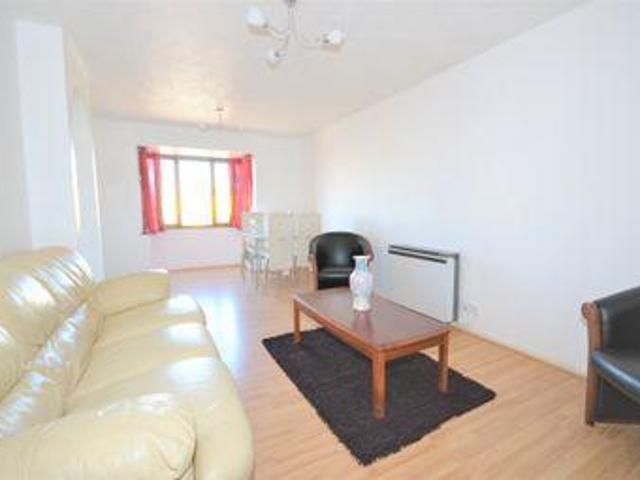 2 Bedrooms Flat for rent in Cotton Avenue, Acton, London W3