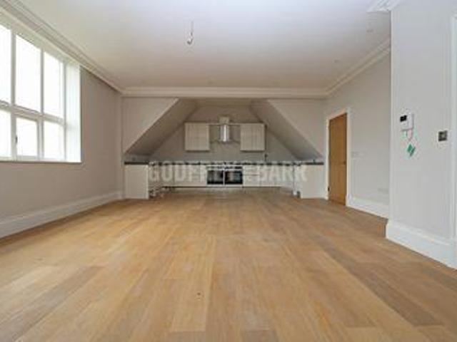 2 Bedrooms Flat for rent in Courtyard House, The Ridgeway NW7