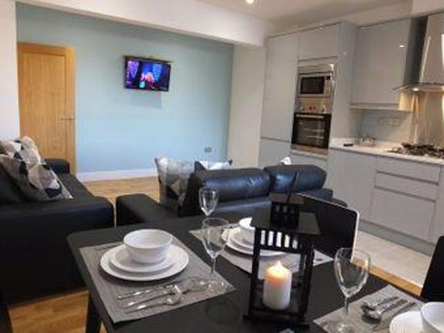 2 Bedrooms Flat for rent in Court Yard, Eltham, London SE9