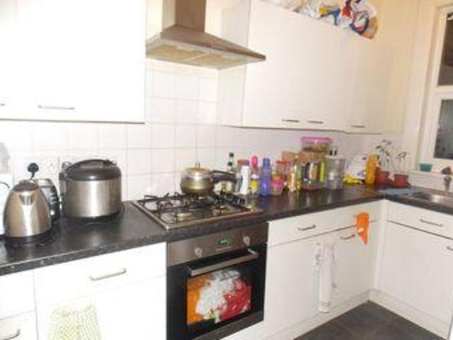 2 Bedrooms Flat for rent in Courtland Ave, Ilford IG1