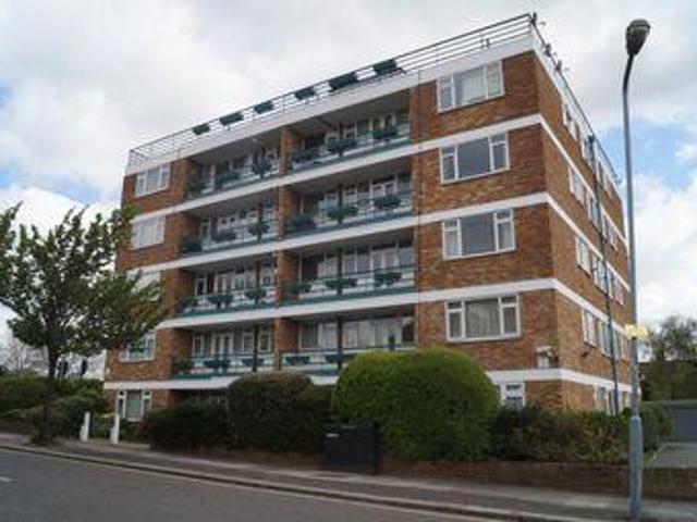 2 Bedrooms Flat for rent in Courtney Towers Glebelands Avenue, Ilford IG2