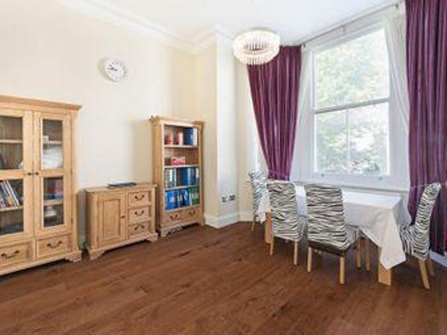 2 Bedrooms Flat for rent in Courtside, Penywern Road, Earls Court SW5
