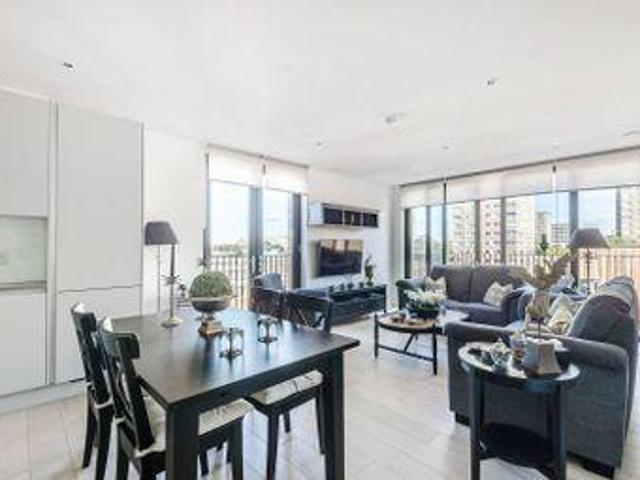2 Bedrooms Flat for rent in Cobalt Place, Battersea Square SW11