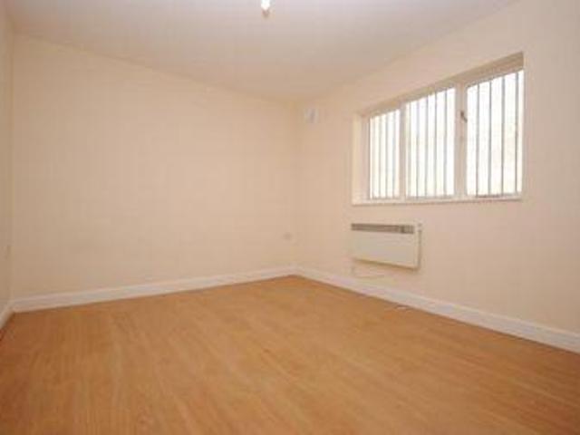 2 Bedrooms Flat for rent in Cobourg Road, Elephant And Castle, London SE5