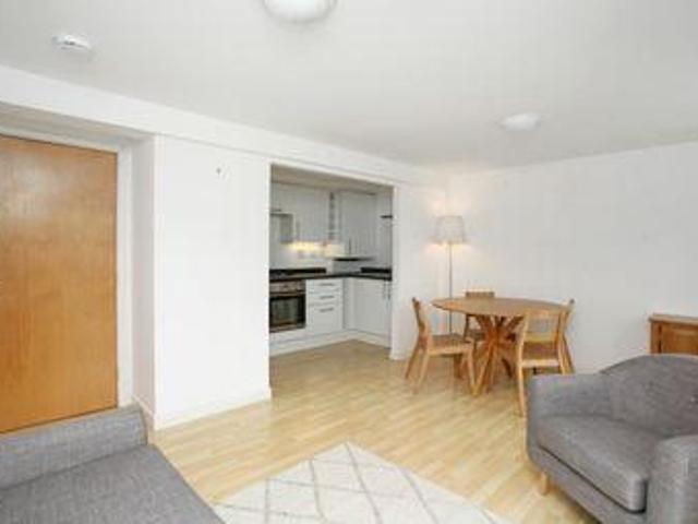 2 Bedrooms Flat for rent in Coburg Street, Edinburgh EH6