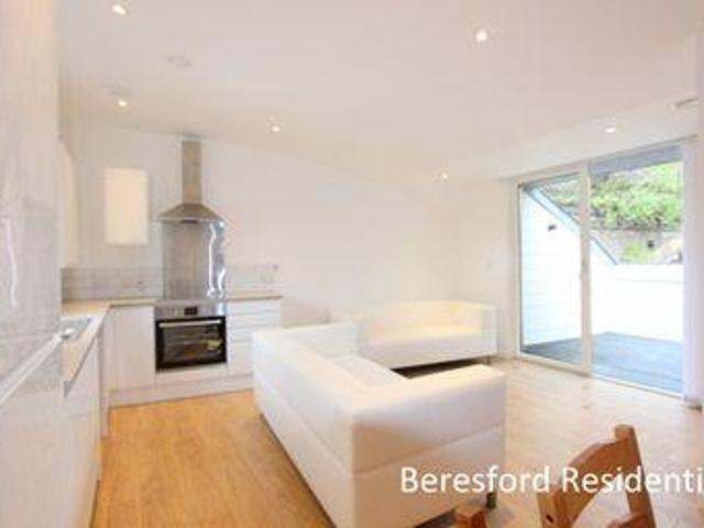 2 Bedrooms Flat for rent in Coldharbour Lane, London SW9