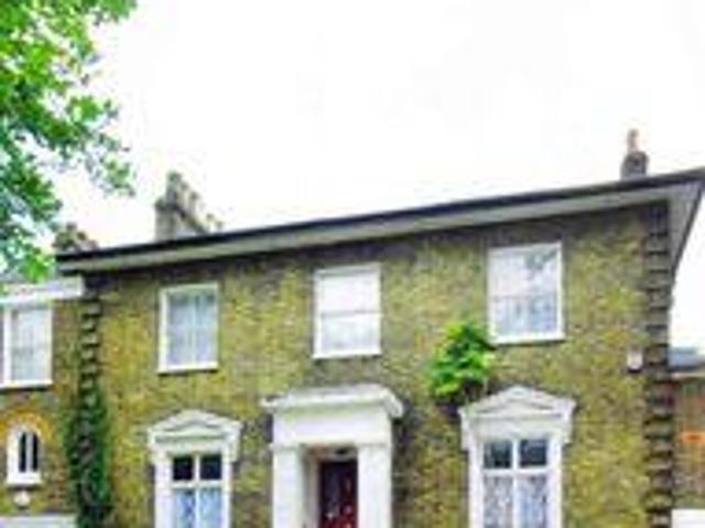 2 Bedrooms Flat for rent in Coldharbour Lane, London SW9